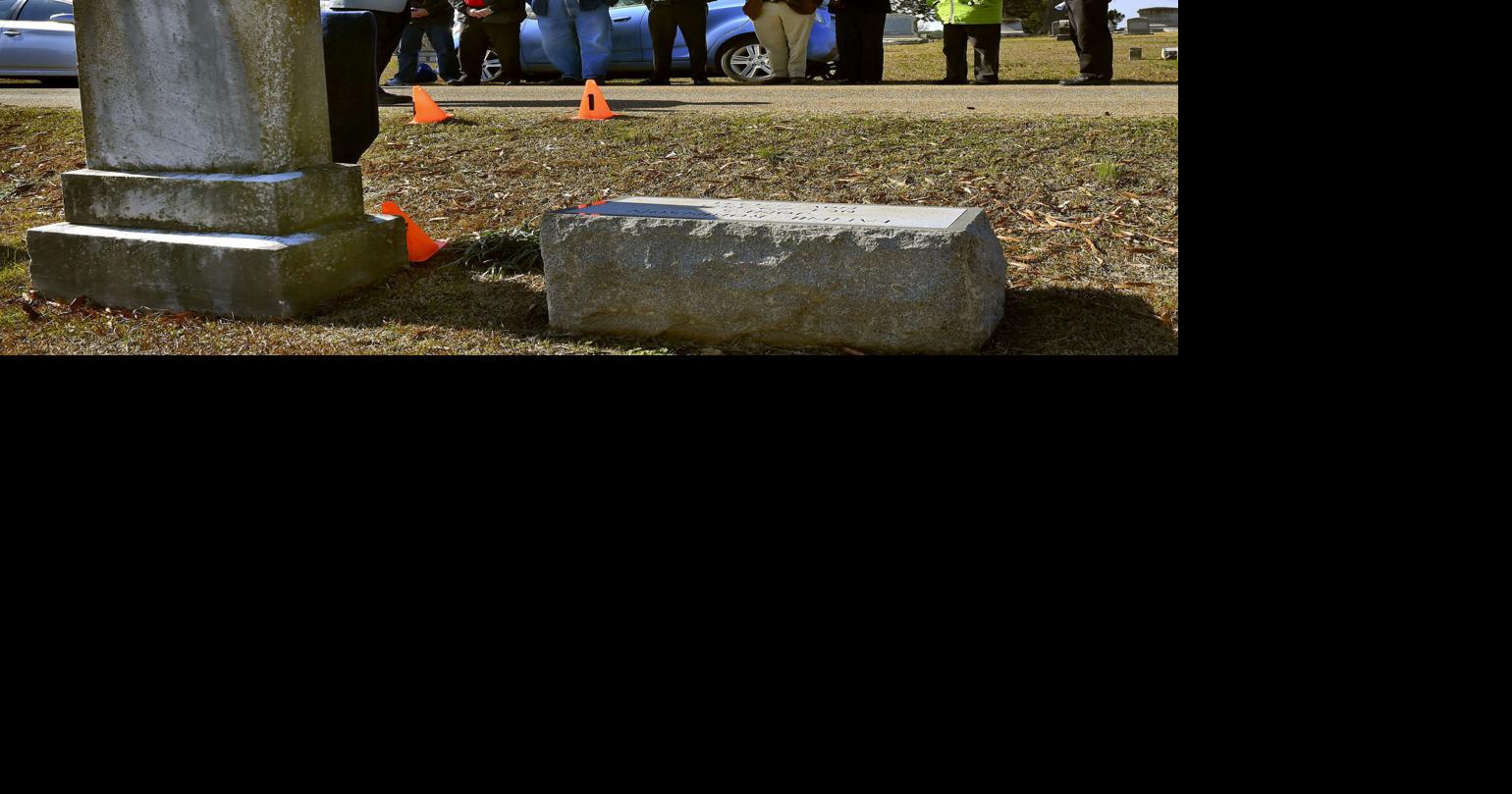 Memorial markers set at graves of 4 Decatur officers killed on duty ...