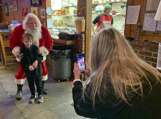 Becoming Santa: Decatur man keeps Christmas traditions alive as Father ...