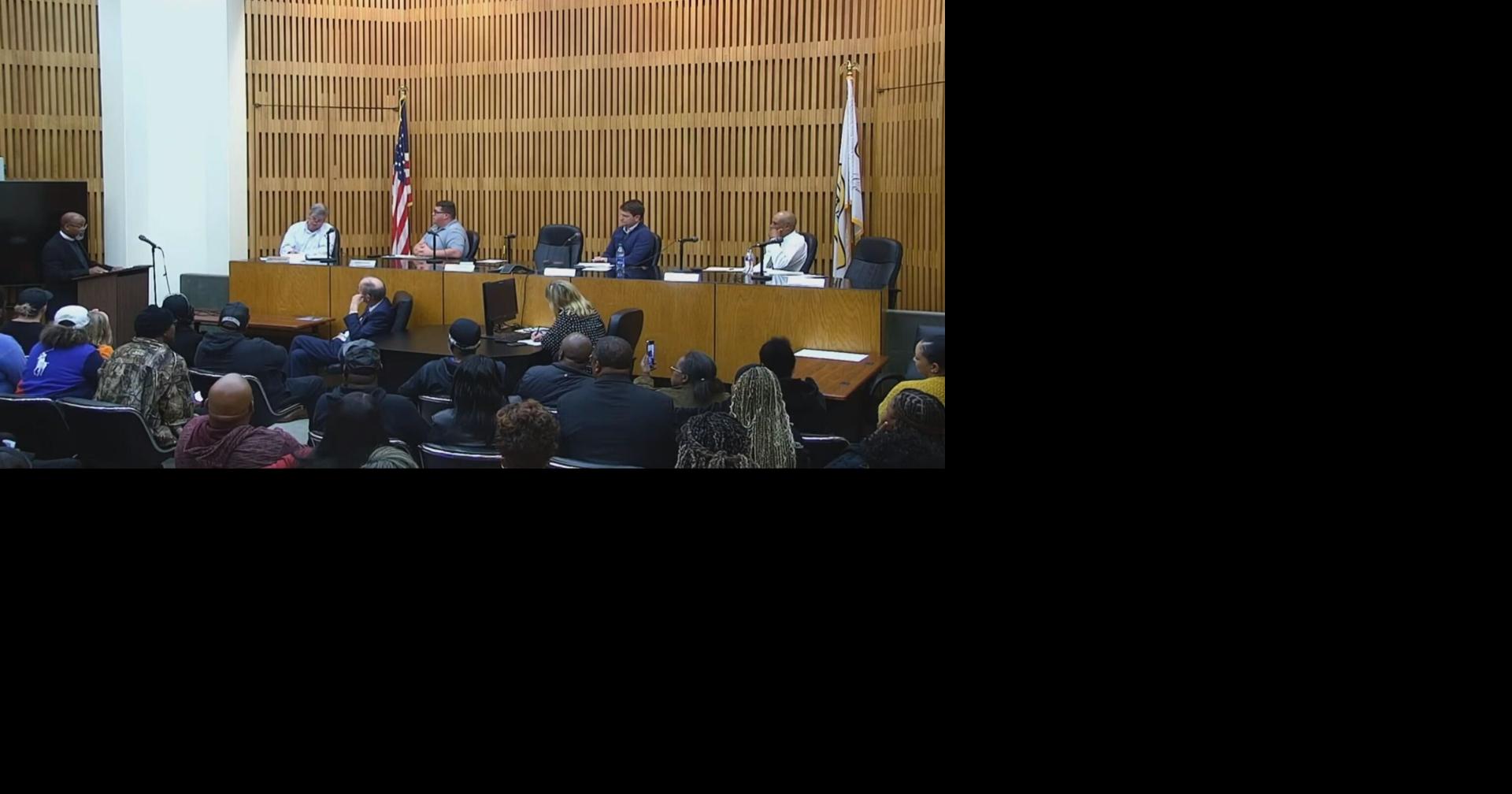 Residents renew calls for absent mayor's resignation | Decatur ...