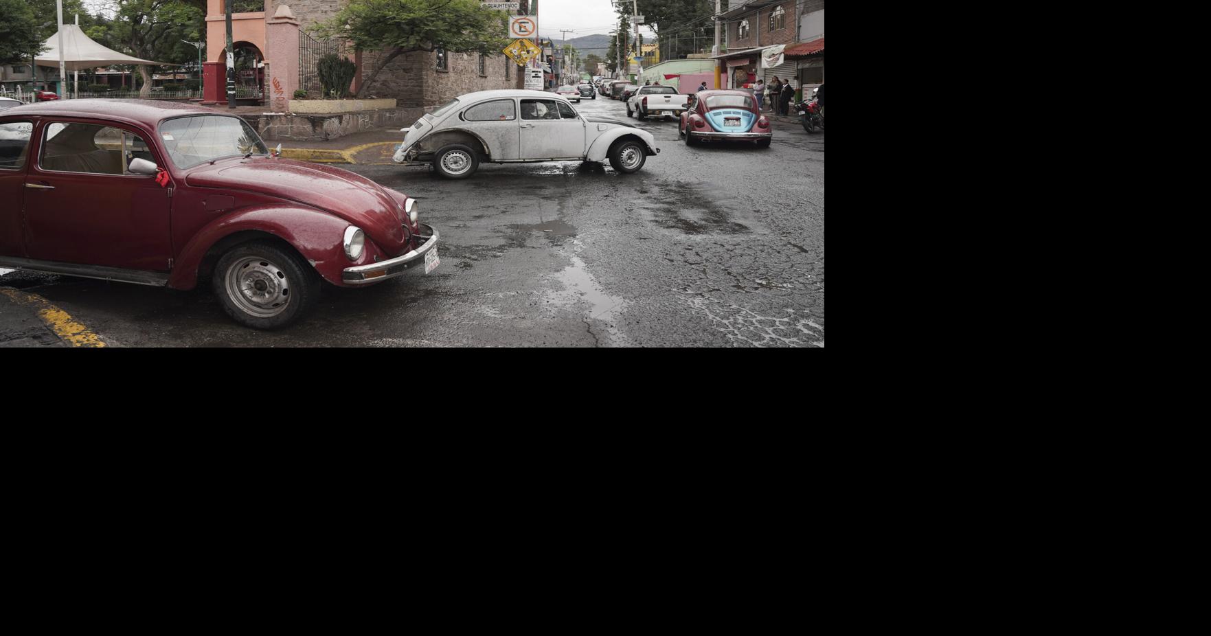 A Mexico City neighborhood keeps the iconic Volkswagen Beetle alive ...