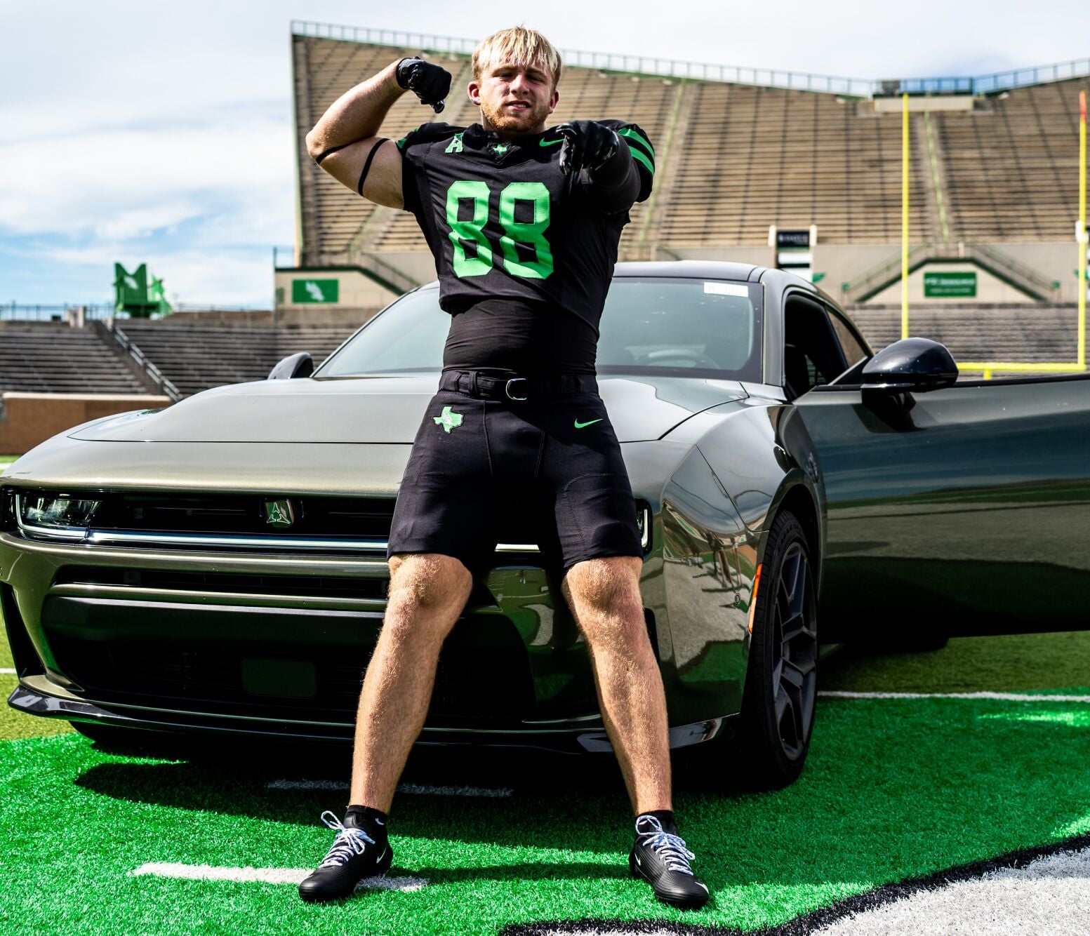 Connection with coaches leads Brock TE Davis Lee to commit to UNT ...
