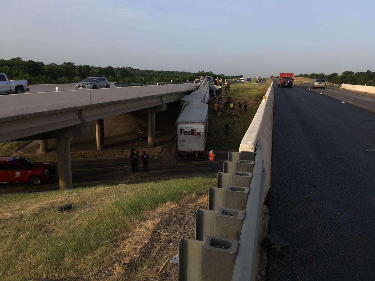 FedEx truck crash disrupts 35W traffic | News | dentonrc.com