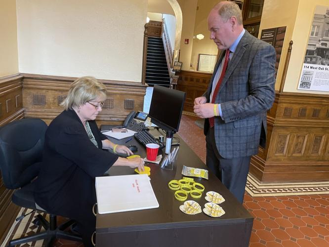 Yellow Heart COVID-19 memorial comes to Courthouse on the Square ...