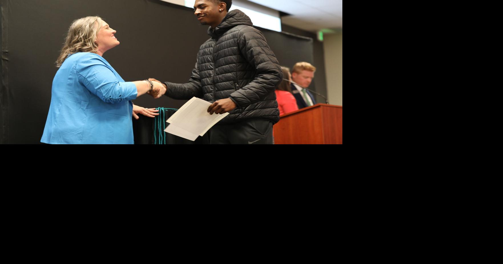 As Texas teachers leave the profession, districts rely more on a ...