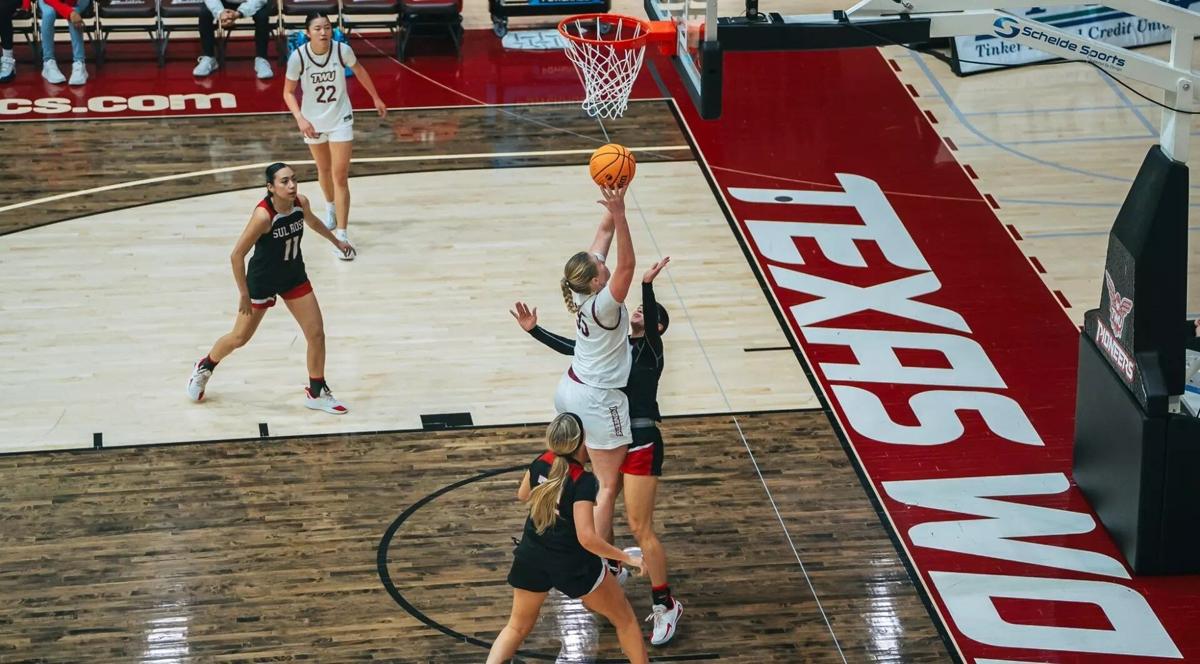 TWU basketball team moves to No. 1 in national rankings | TWU Pioneers ...
