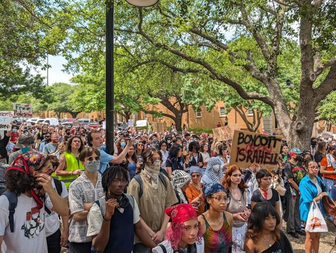 Demonstrations in support of Palestinians grow at UNT, without police ...