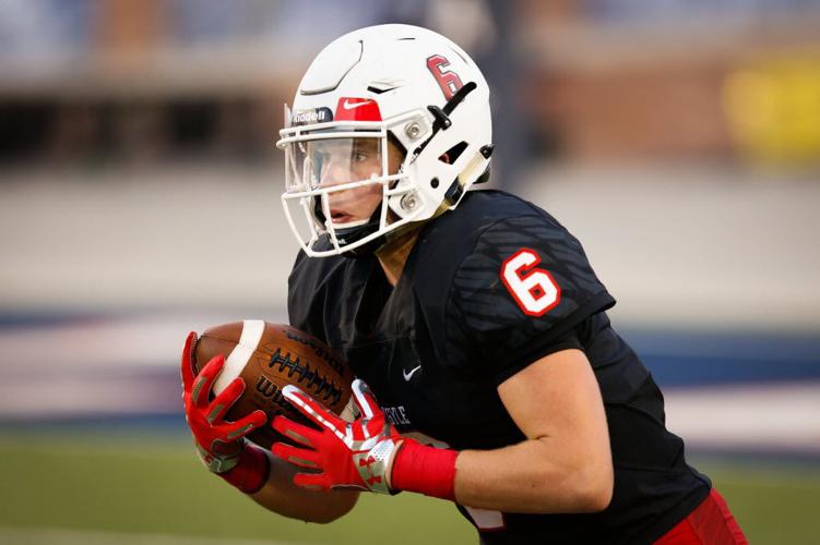 Carter, White return to football field for senior year | Sports ...