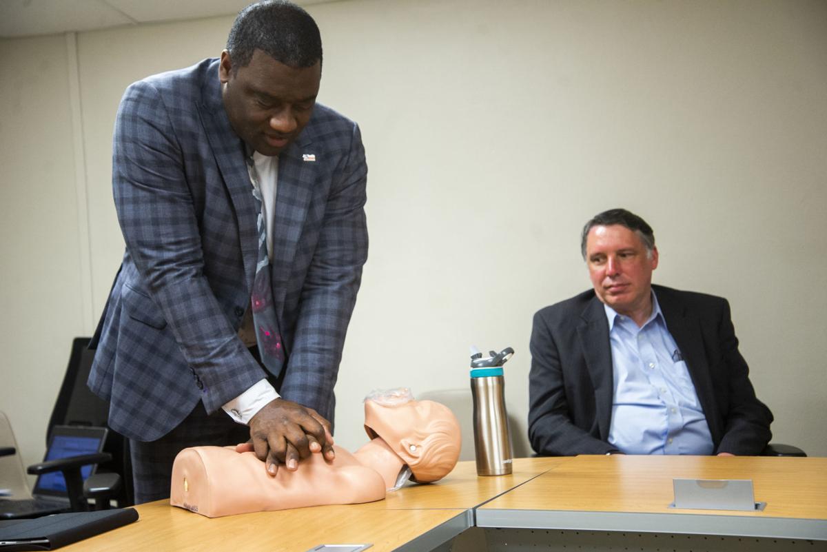City Council learns life lessons: CPR and defibrillator knowhow | News ...