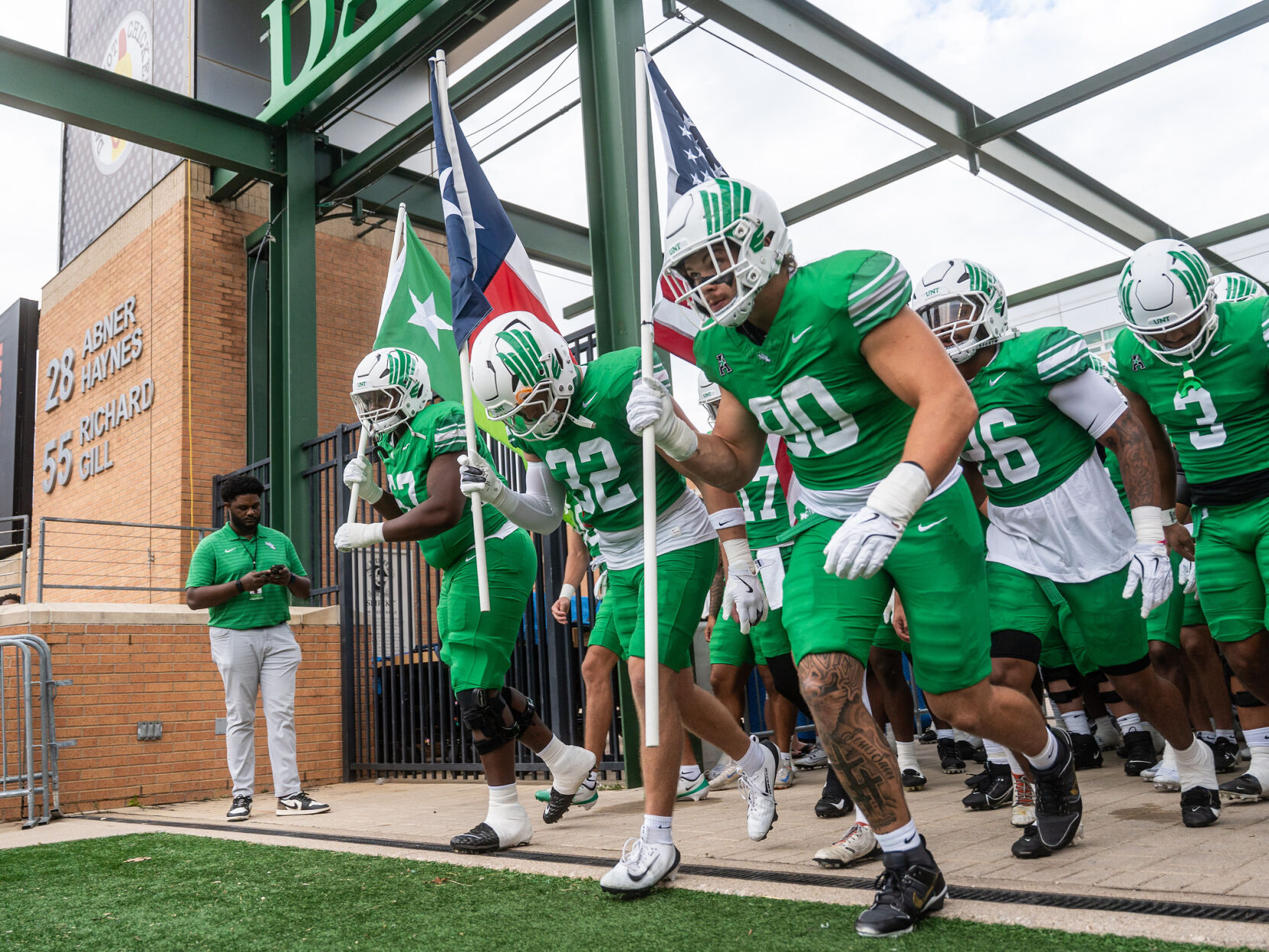 Jumping on the bandwagon? Five things to know about UNT football ahead ...