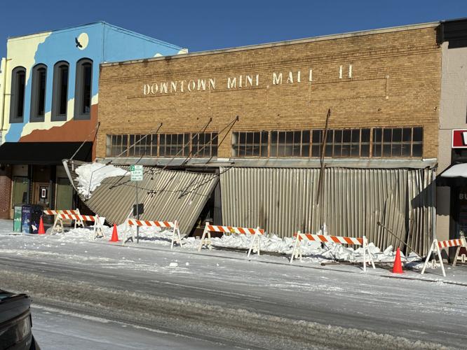 Look: Downtown Mini Mall II awning collapses under ice, sleet | Weather ...