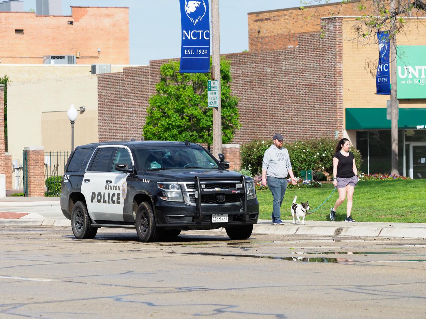 Denton officers arrest men allegedly trespassing on Square with knives ...