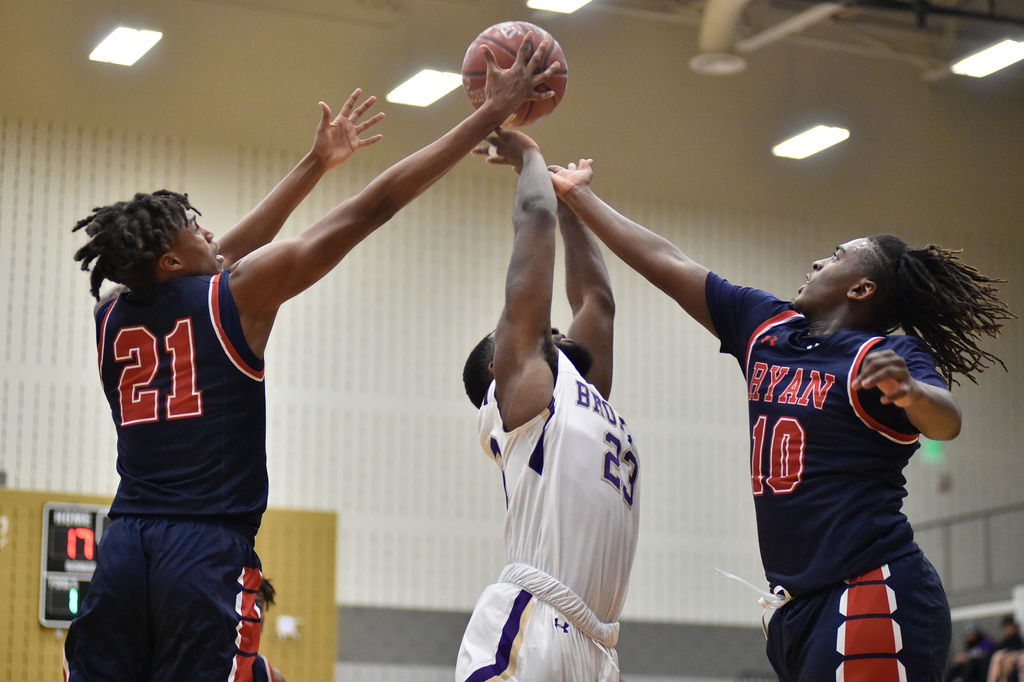 Basketball: Raiders take commanding win at Denton | Sports | dentonrc.com
