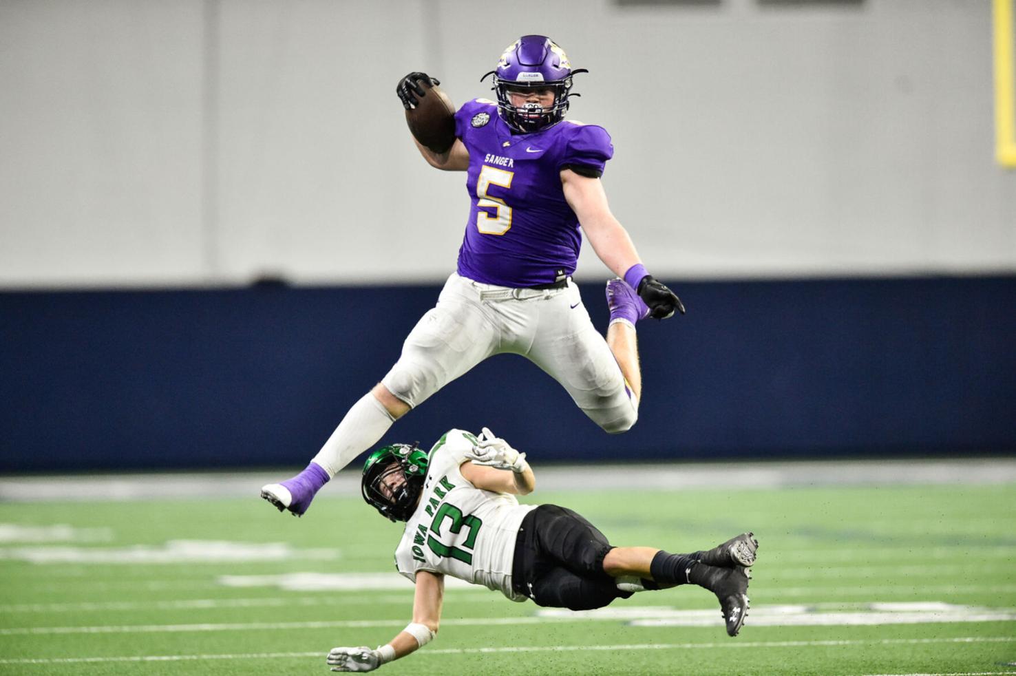 Sanger’s first playoff appearance in three years ends in wild first ...