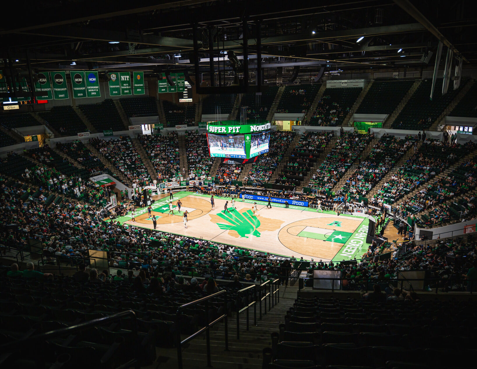 UNT officials, area basketball greats marvel at Super Pit’s history in ...