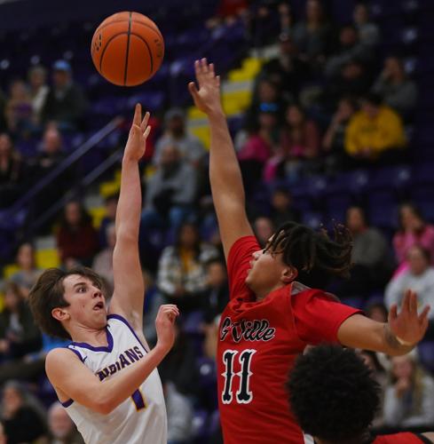 Sanger boys' late rally falls just short in narrow loss to Gainesville ...
