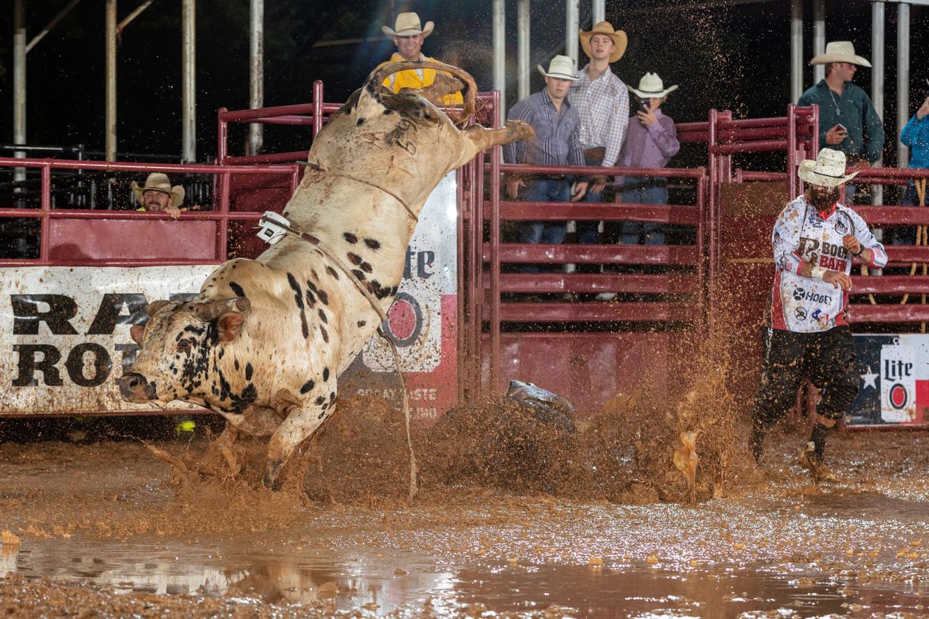 Rain muddies rodeo events at fairgrounds | Sports | dentonrc.com