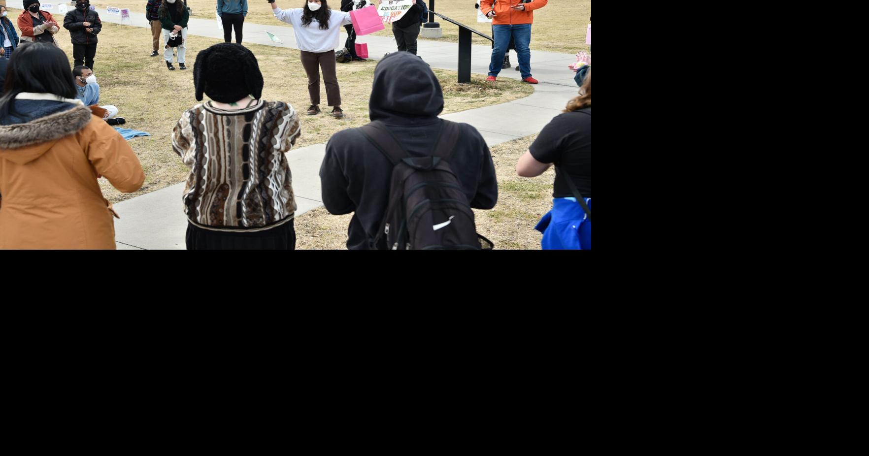 UNT students gather to protest lack of virtual courses | Education ...