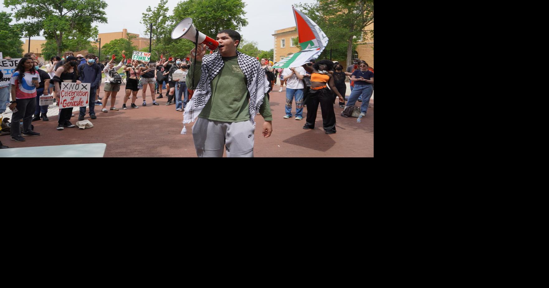 Look: More than 100 UNT students gathered to protest Israeli army ...