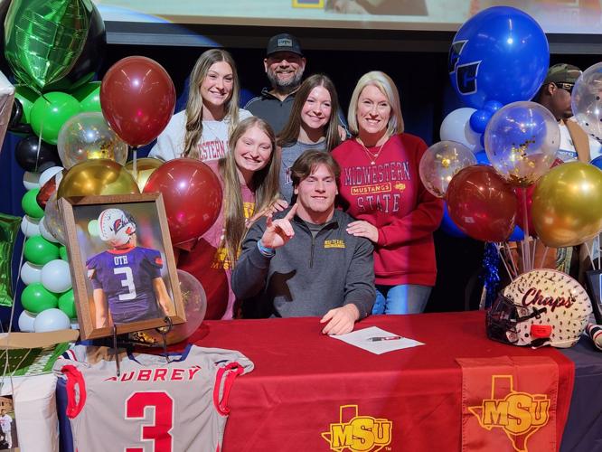 Aubrey celebrates college signings of largest-ever football class and a ...