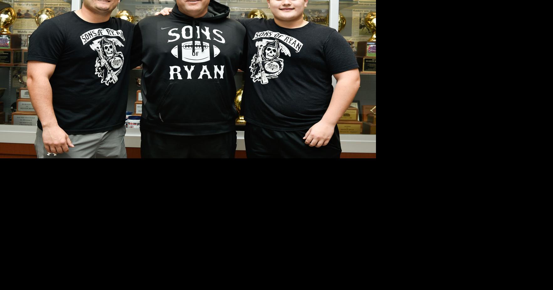 Tributes flood in for Ryan High football coach Aaron De La Torre after ...