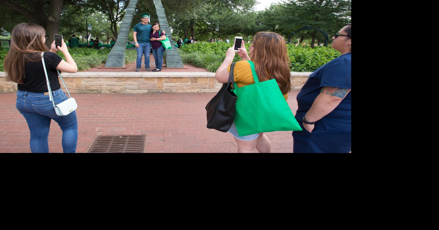 Where to take grad photos at UNT: Murals, on campus and Denton quirks ...