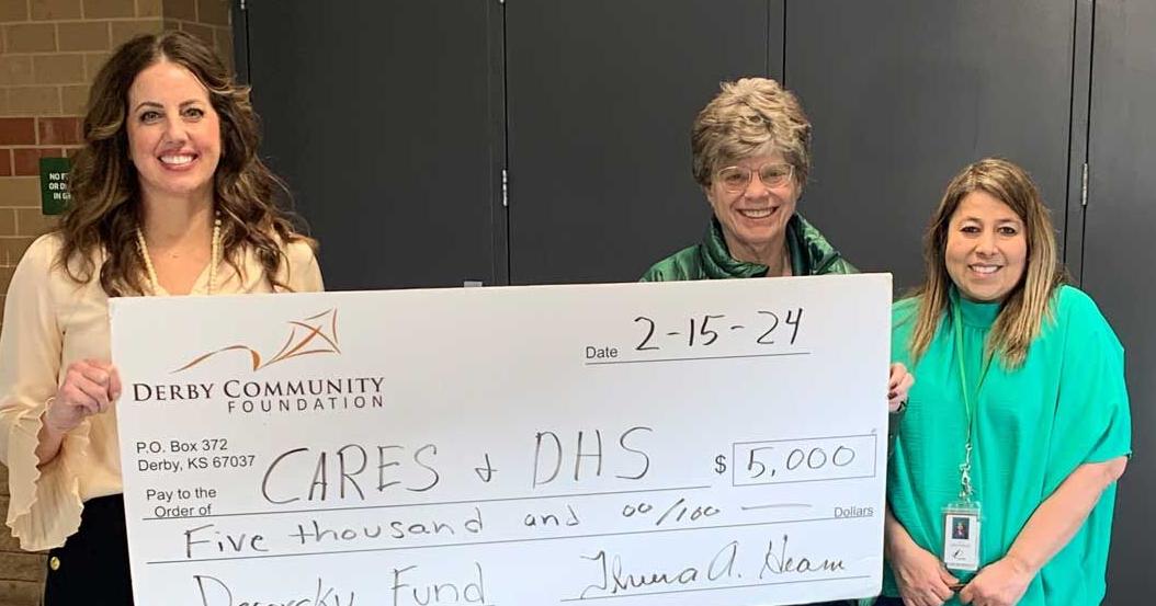 DHS welcomes new therapy dog | Derby News | derbyinformer.com