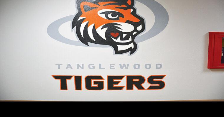 Tanglewood Elementary School unveils refreshed mural | Derby News ...