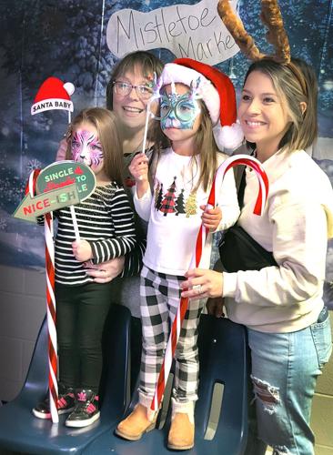 PHOTOS: A holly, jolly weekend | Galleries | derbyinformer.com