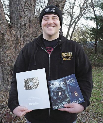 DHS grad finds winning niche with mystery tales | Zoom | derbyinformer.com
