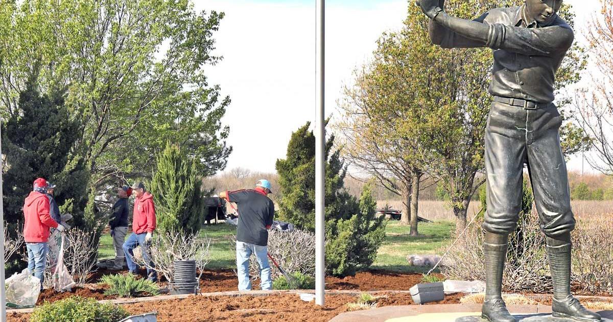 Signs of spring show in landscaping project | Derby News ...