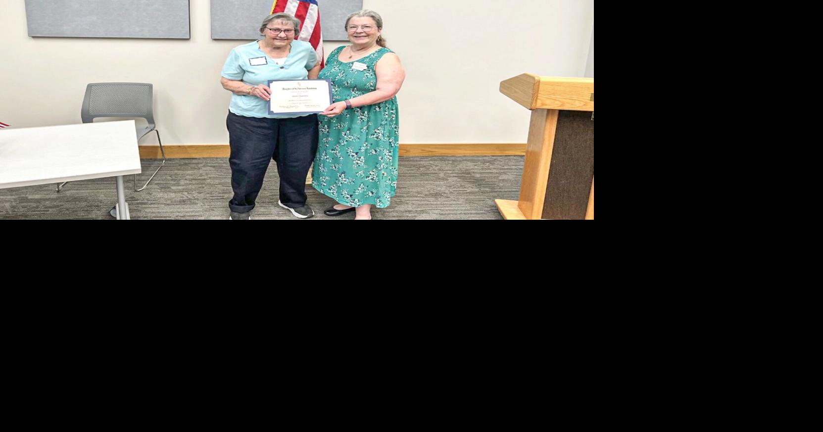 Gloria Jorgensen receives national award | Family News | dewittobserver.com