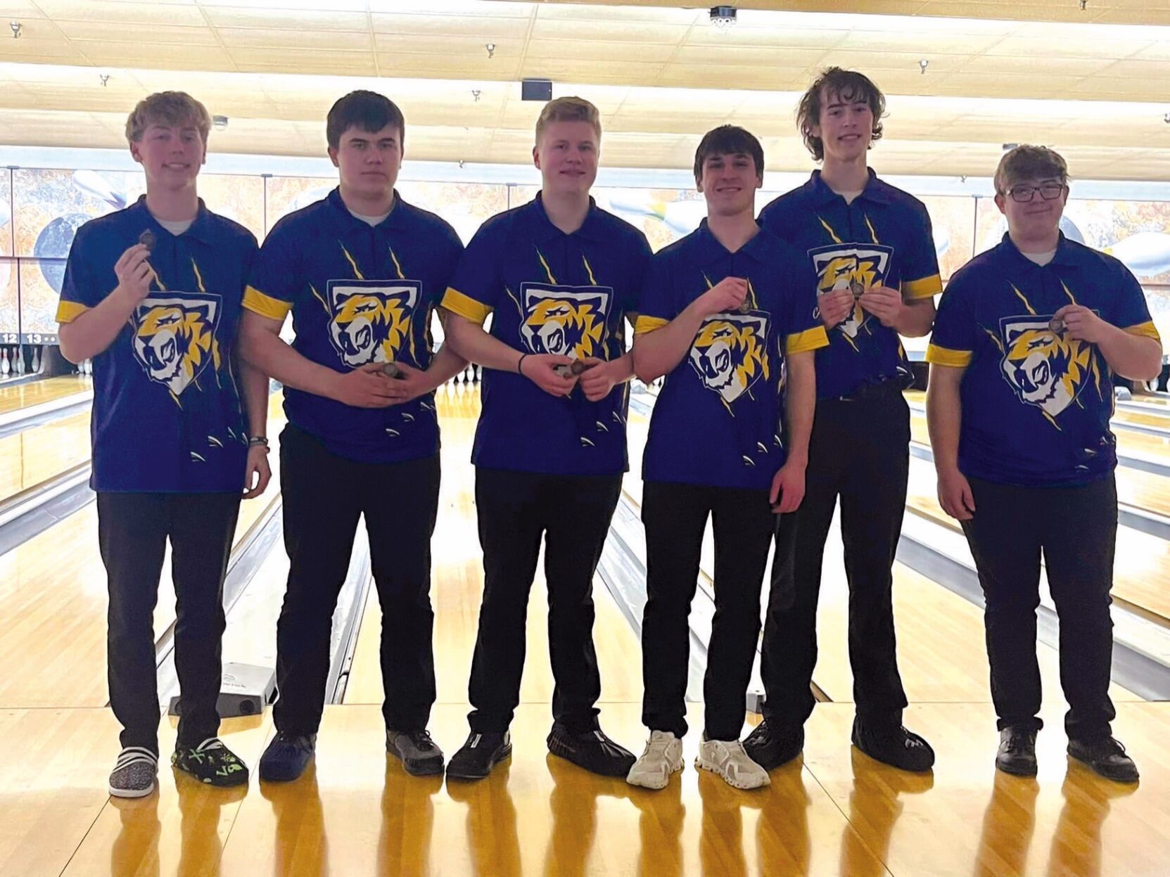 Central DeWitt boys bowlers third at MAC tourney | Sports ...