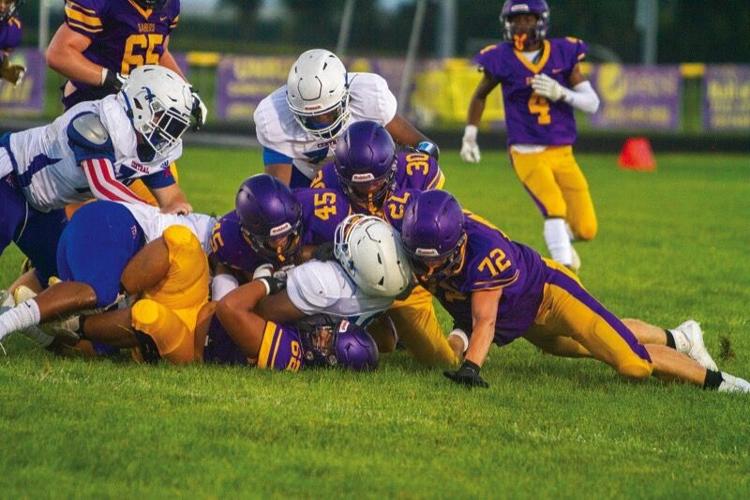 Both sides of the ball shine as Sabers roll | Sports | dewittobserver.com