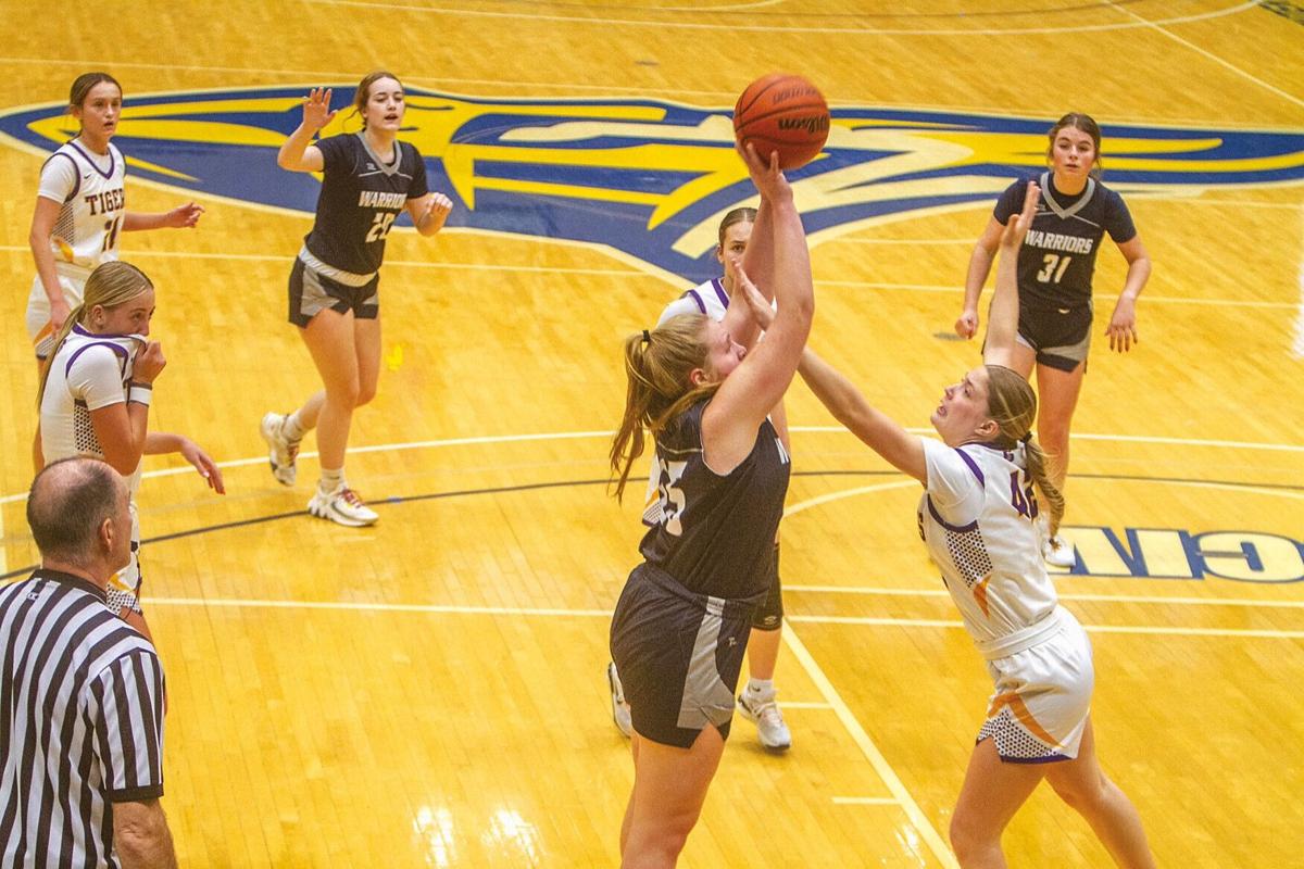 Buccaneers answer late, spoil Warriors’ visit | Sports | dewittobserver.com