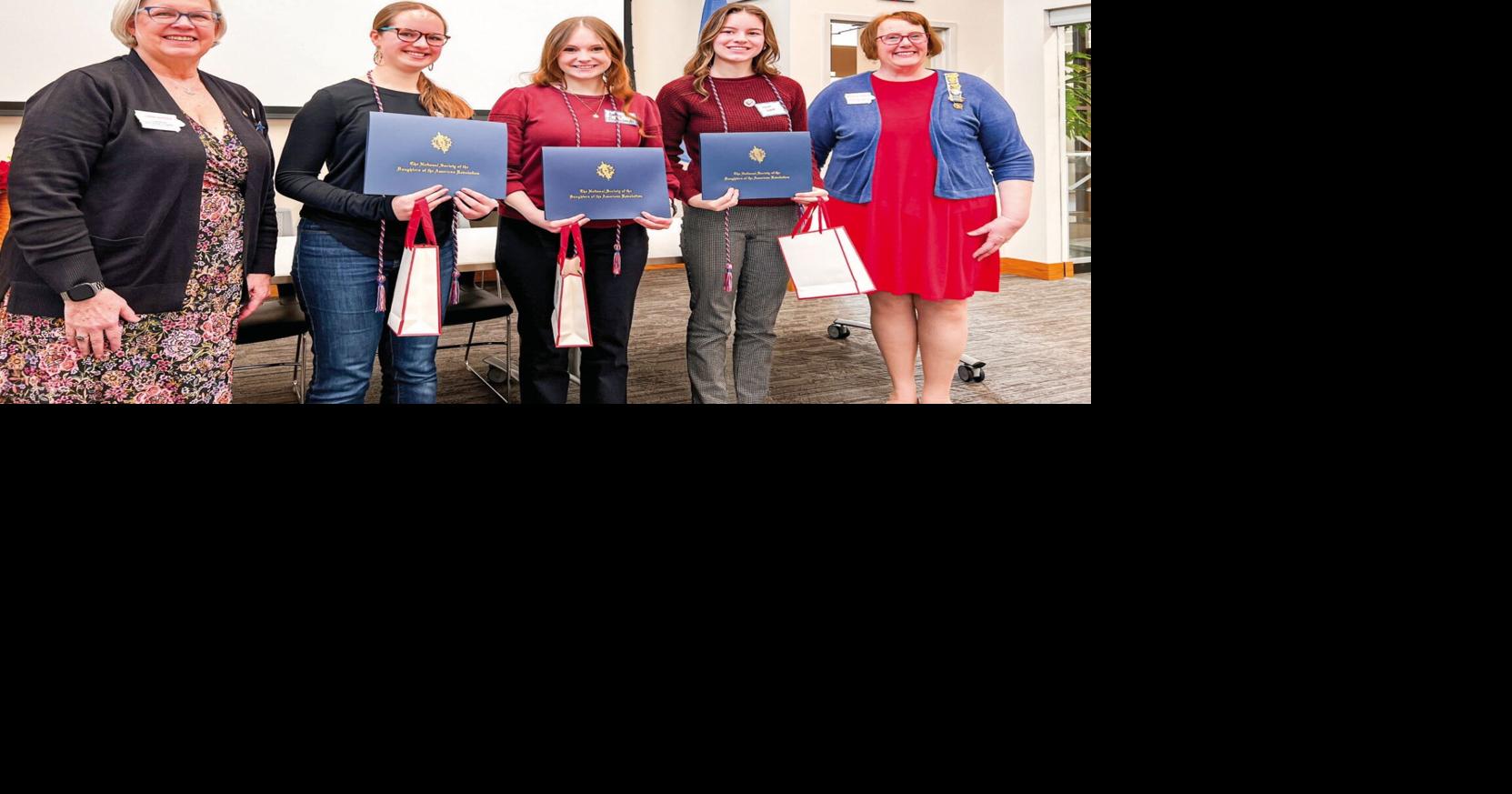 DAR honors five area students | Local News | dewittobserver.com