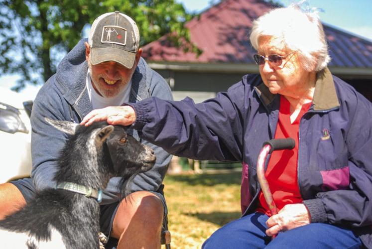 A pooch smooch | Local News | dewittobserver.com