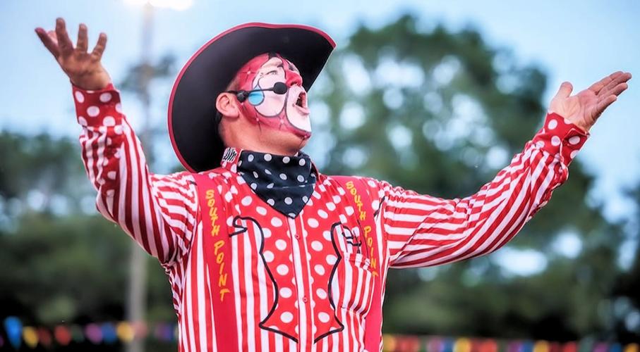 Mississippi rodeo clown Dusty Meyers performs at National Finals Rodeo ...
