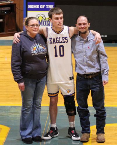 Lady Eagles earn win on senior night, Eagles fall short | Sports ...