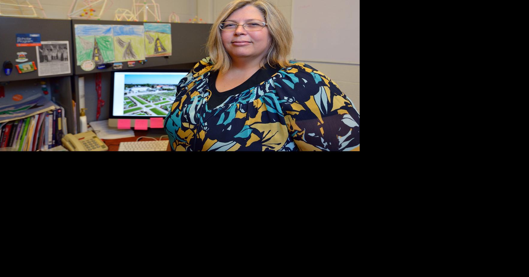 Education professor, program director honored for student support ...