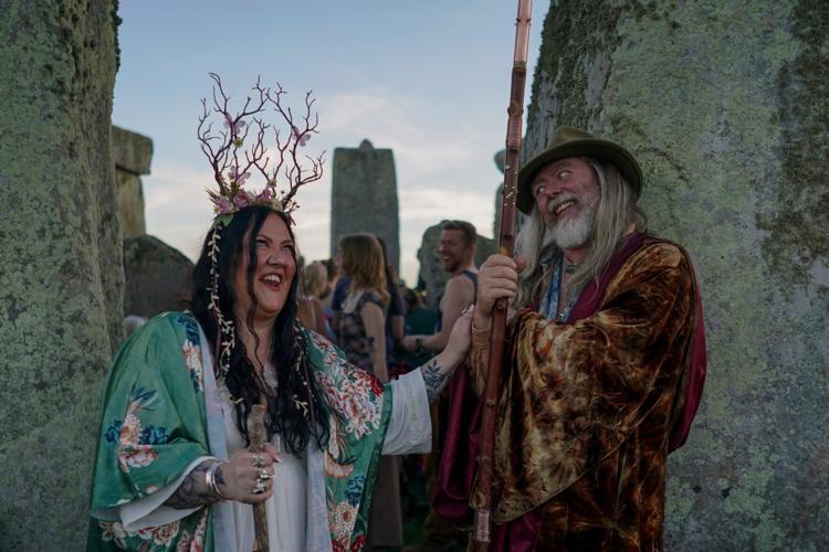 Welcoming the longest day at Stonehenge, in photos | Nation & World ...
