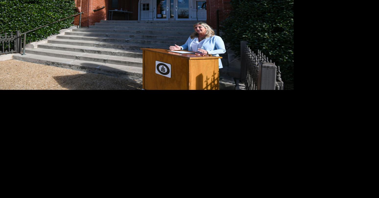 Oxford mayor to seek re-election as independent, dropping Democratic ...