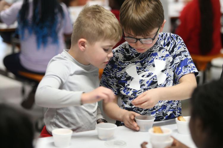 Pierce Street students try 'smart snacks' with Discovery Kitchen ...
