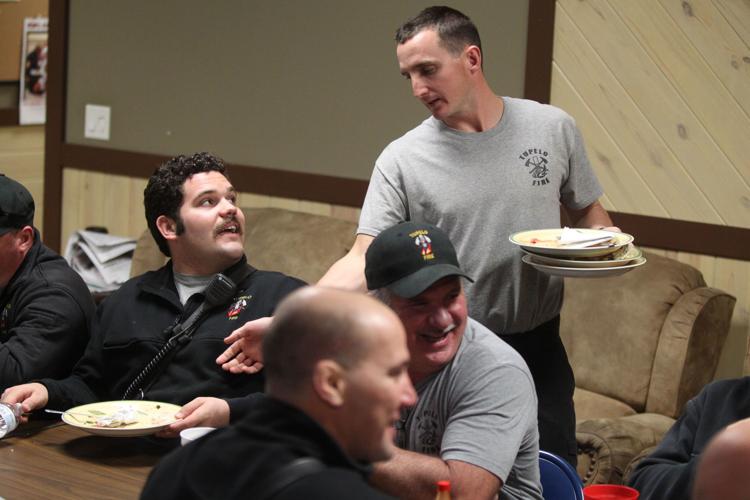 Tupelo firemen celebrate Christmas together with breakfast | News ...
