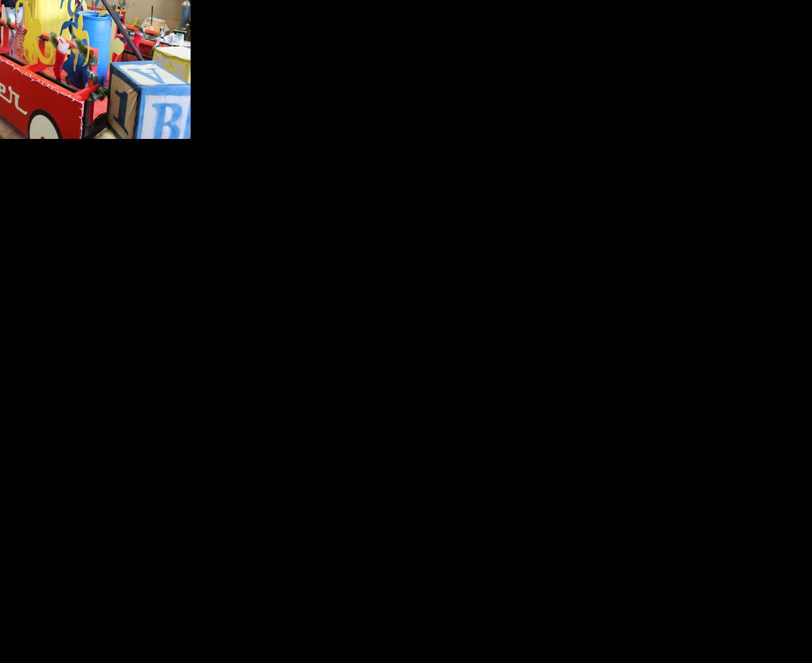 Monroe County CTC students collaborate to create float | Living ...