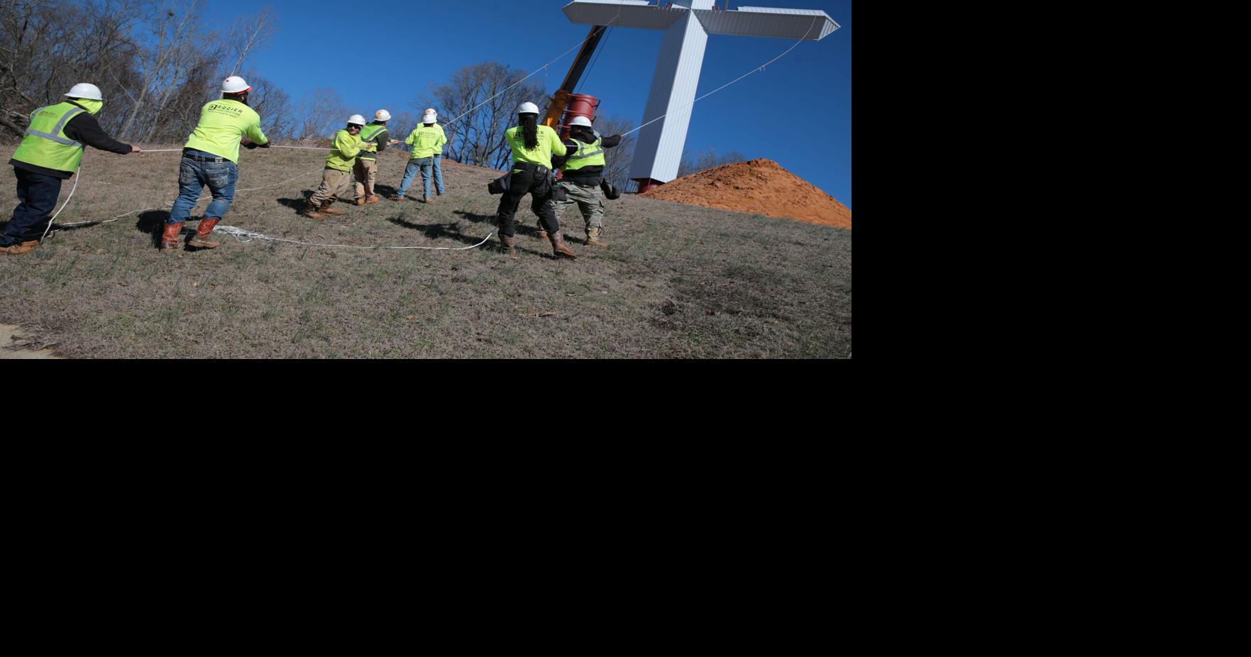 PHOTOS: 130-foot giant cross raised in Saltillo | Photo Galleries ...