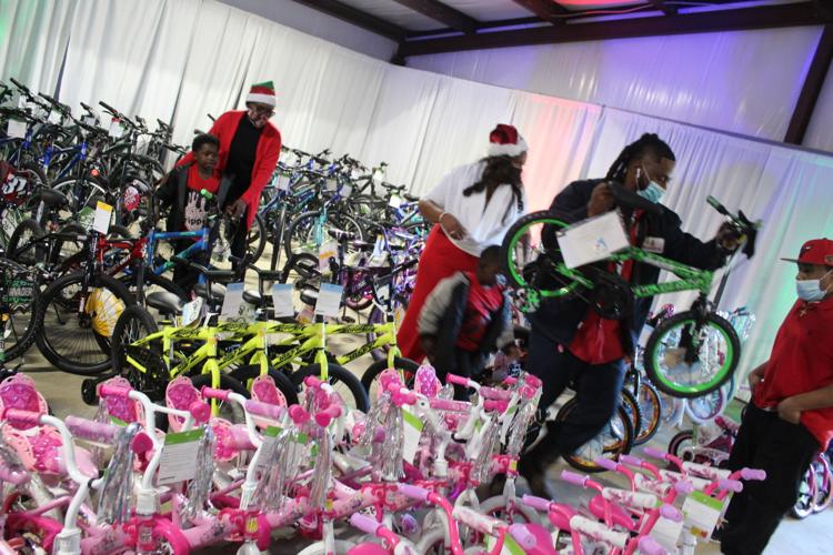 Holliday’s Helping Hands hosts Winter Wonderland toy drive | Living ...