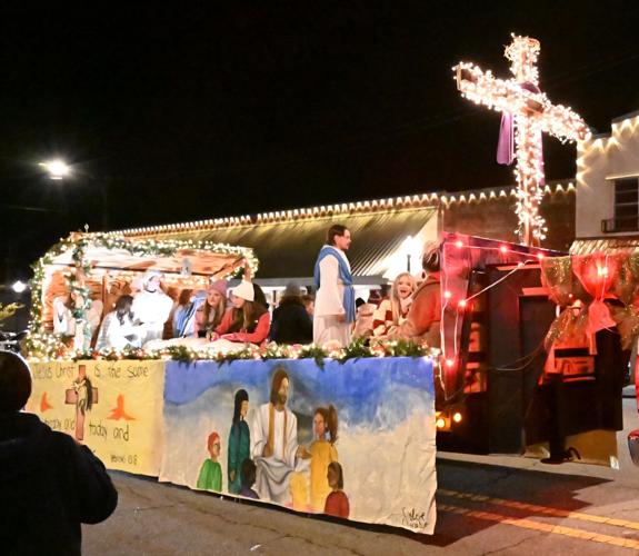 Liberty Baptist Church float wins Christmas Parade title | New Albany ...