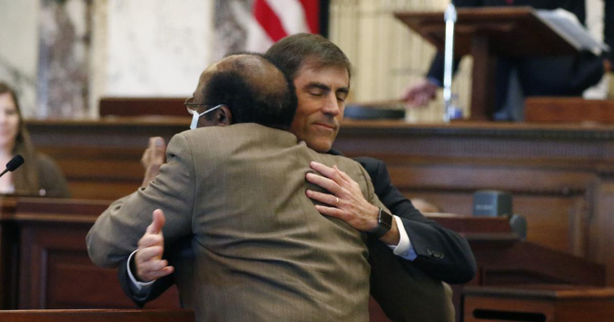 Mississippi Lawmakers Vote To Remove Confederate Emblem From Flag