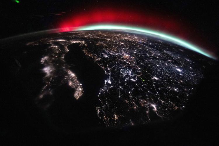 Awesome view of aurora over Earth from International Space Station ...