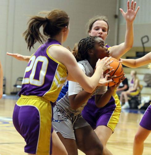 Lions close case on Aberdeen Bulldogs at West Lowndes classic | Sports ...